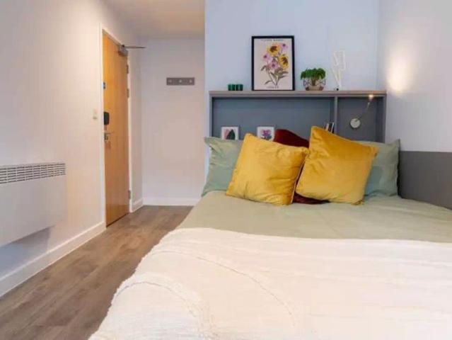 Silver En Suite Plus