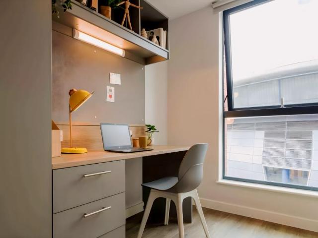 Silver En Suite Plus
