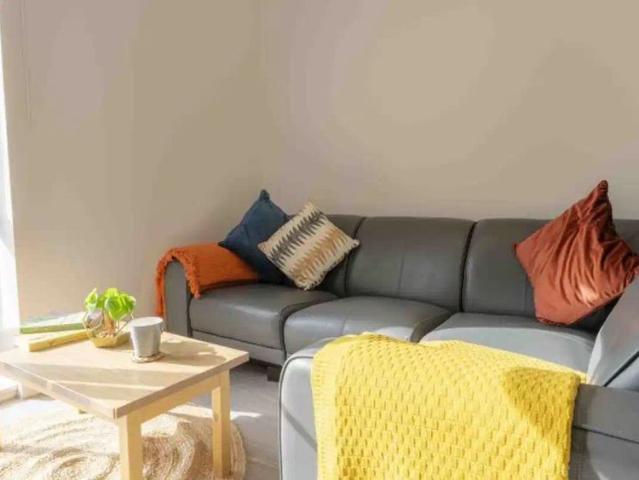 Silver En Suite Plus