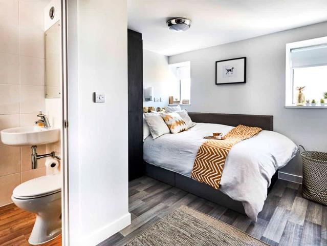 Silver Ensuite