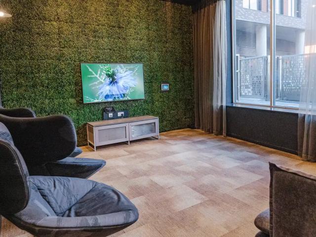 Silver Ensuite Penthouse K Has an Apartment