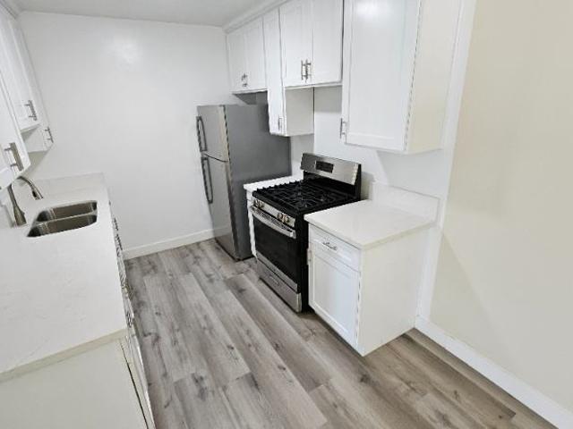 Silver Lake 1BR Beauty WITH Parking SUPER REMODEL!