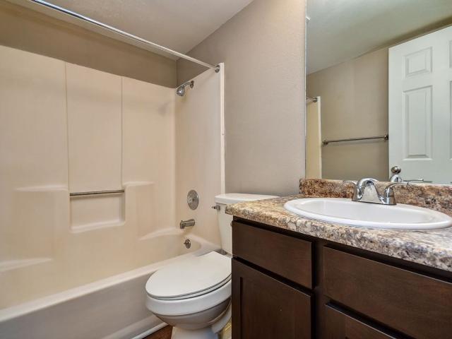 Silver Springs 2 Bedroom Apartment for Rent at 1306 N Frisco Ave, Springfield, MO 65802 Midtown