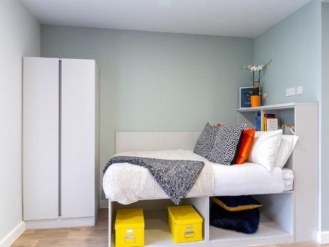 Silver Studio at The Refinery, 6. Studio to rent £1,170 pcm £270 pw