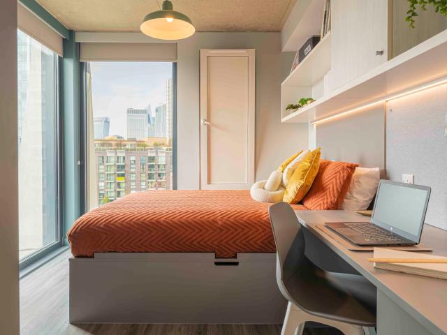 Silver Studio Deluxe, at iQ Aldgate