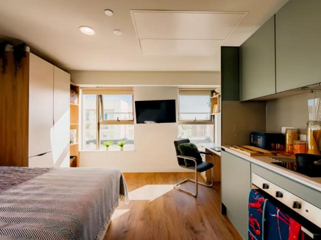 Silver Studio High Floor