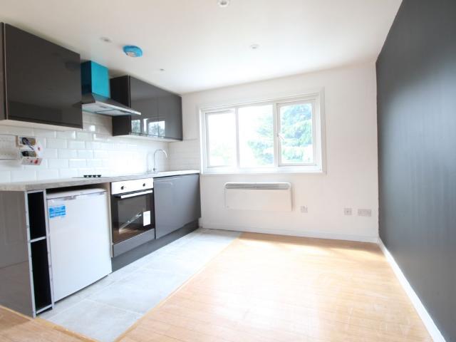 Silver Street, Edmonton N18, Studio to rent, £1,250 pcm | PrimeLocation
