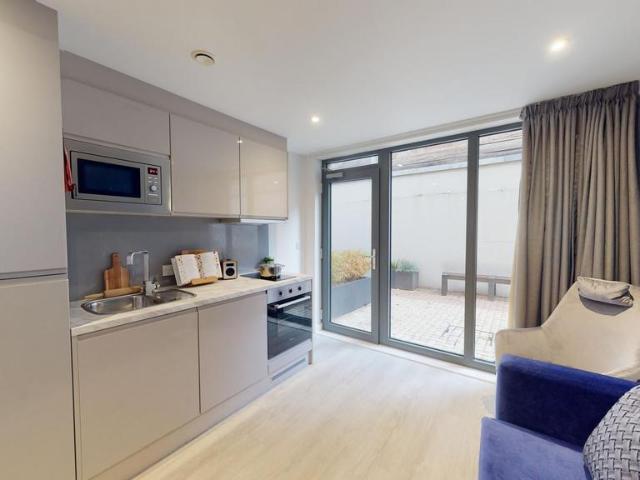 Silver Street, Reading RG1 Studio to rent £1,421 pcm £328 pw