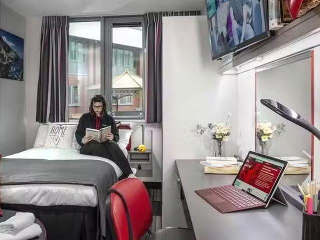 Silver Plus Studio