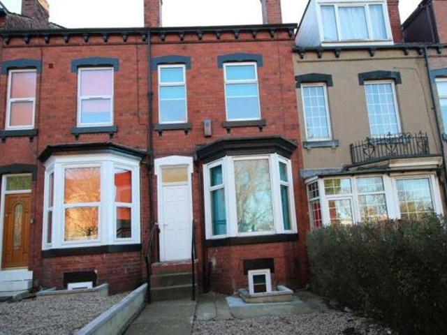 Silver Royd Hill room, Armley, 1 Bedroom House