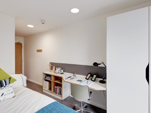 Silver Two Bed Flat at Dunaskin Mill. 1 bed in a flat share to rent £1,127 pcm £260 pw