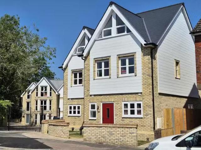 Silverdale Mews, Silverdale Road. 4 bed semi detached house fo.