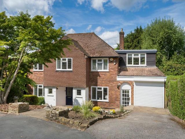 Silverdale Avenue, Oxshott, KT22 4 bed detached house to rent £5,250 pcm £1,212 pw
