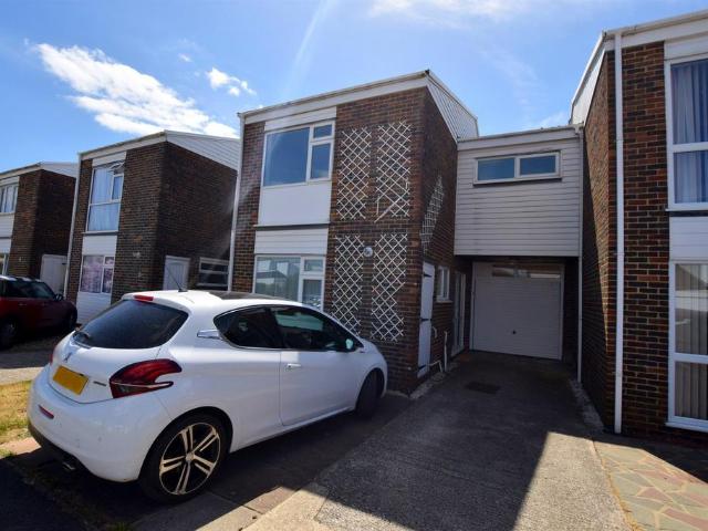 Silverdale Close, Pagham, Bognor. 3 bed terraced house to rent £1,895 pcm £437 pw