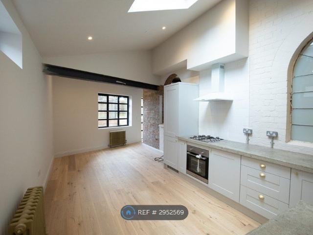 Silverdale Lane, Tunbridge Wells TN4, 2 bed flat to rent, £1,900 pcm | PrimeLocation