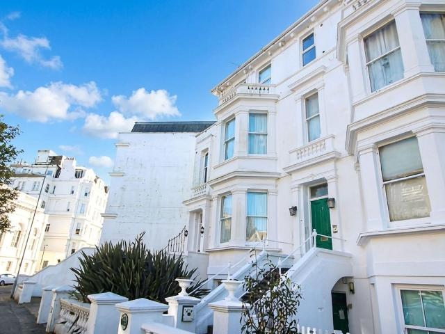 Silverdale Road, Balmoral House BN20, 3 bed flat to rent, £1,400 pcm | PrimeLocation