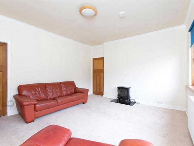 Silverknowes Drive, Edinburgh, EH4 3 bed flat to rent £1,325 pcm £306 pw