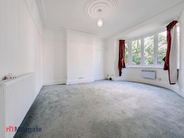 Silversea Drive, Westcliff On Sea SS0 1 bed flat to rent £1,050 pcm £242 pw