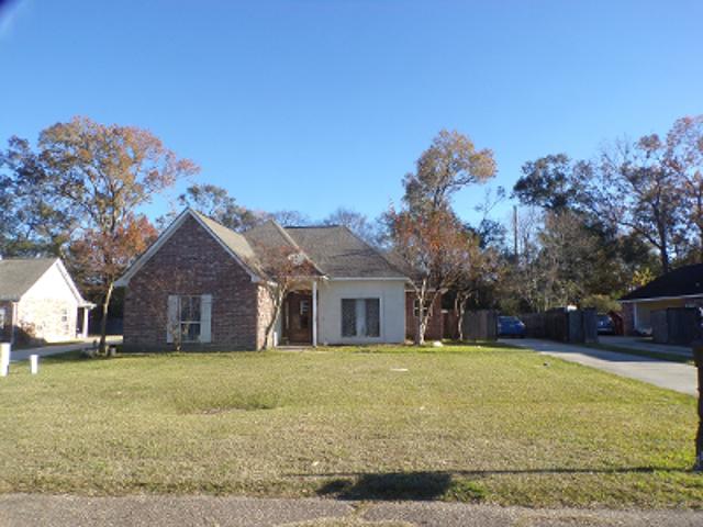 Silverstone Ave