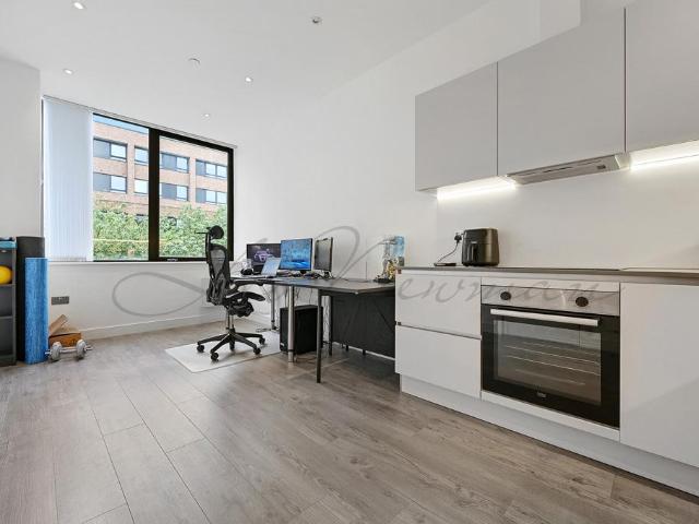 Silbury Boulevard, Milton Keynes, MK9 1 bed flat to rent £1,075 pcm £248 pw