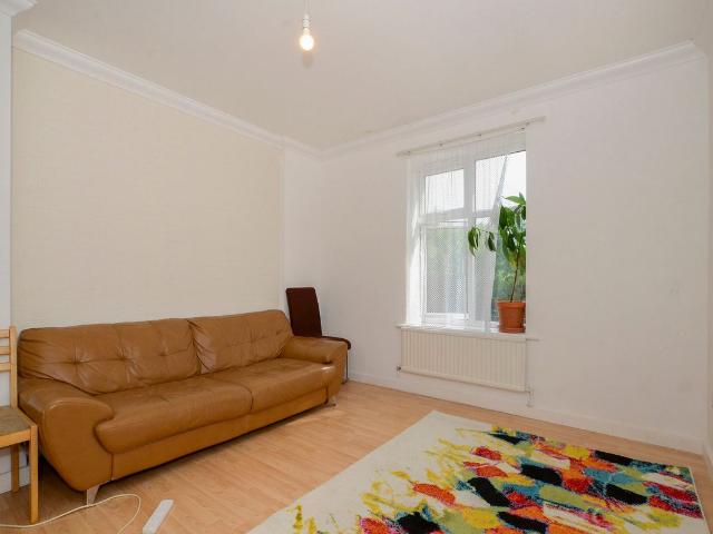 Silkstream Road, Edgware HA8, 2 bed flat to rent, £1,600 pcm | PrimeLocation