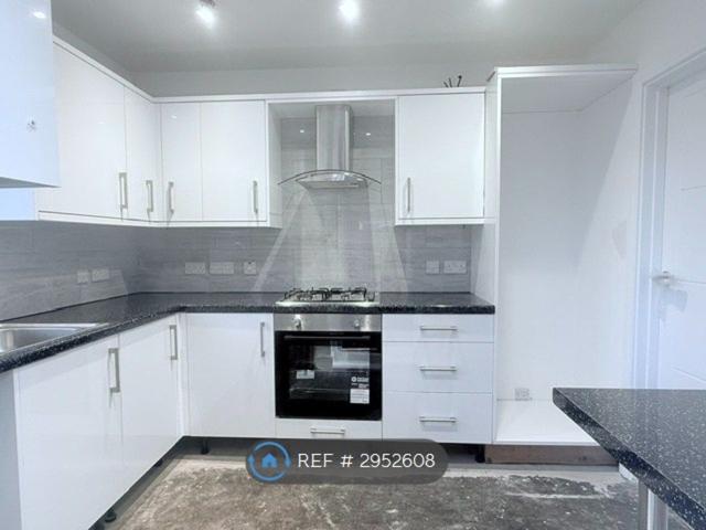 Silkstream Road, Edgware HA8, 4 bed end terrace house to rent, £2,600 pcm | PrimeLocation