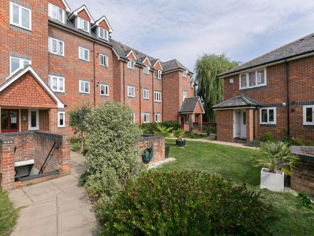 Sir Cyril Black Way, Willows Court, SW19 2 bed apartment to rent £2,000 pcm £462 pw