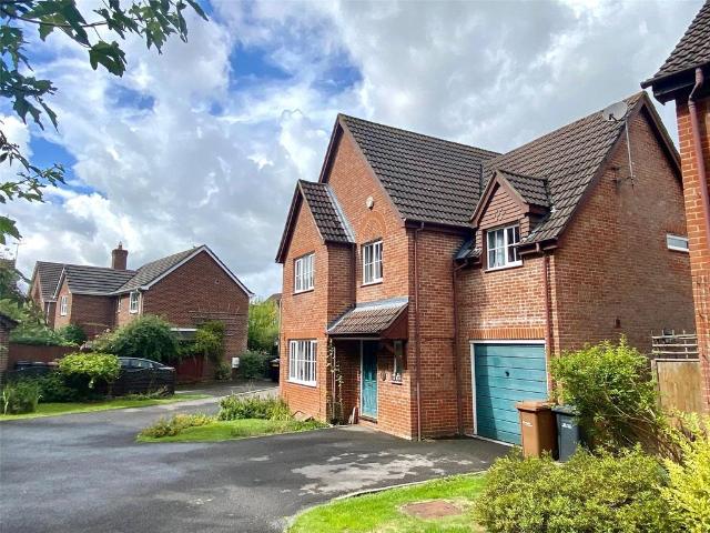Sir Galahad Road, Hampshire SO53 4 bed detached house to rent £2,150 pcm £496 pw