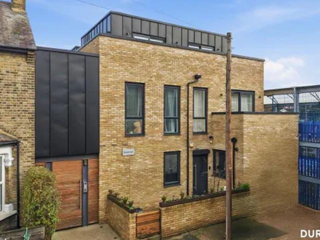 Sir John Heron Primary School, School Road, London, E12 5PY, United Kingdom | 3 bed apartment for rent #165996569 | Rentberry