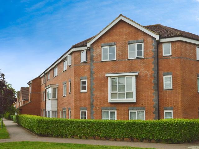 Sir John Newsom Way, Welwyn Garden City AL7, 2 bed flat to rent, £1,350 pcm | PrimeLocation