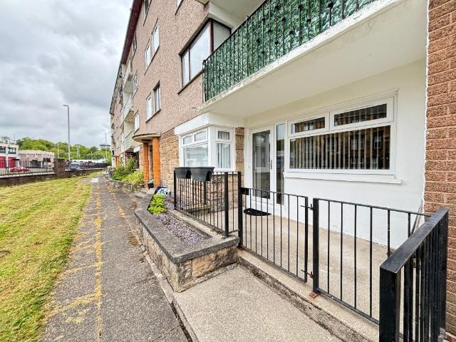 Sir Michael Place, Paisley, Renfrewshire PA1, 2 bed flat to rent, £850 pcm | PrimeLocation