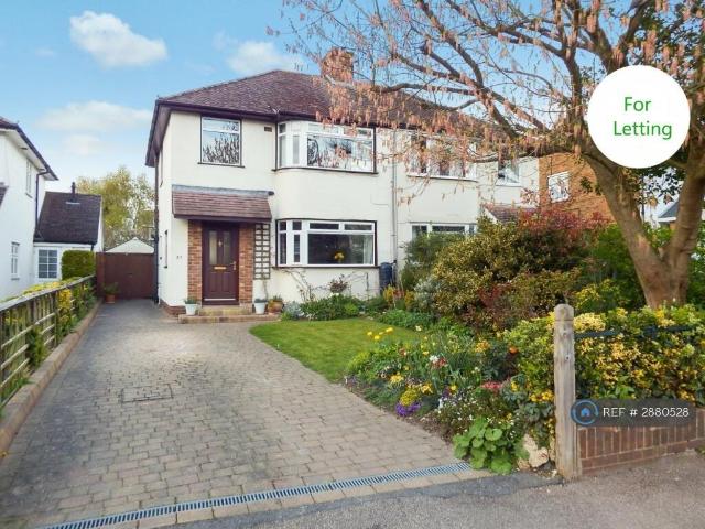 Sish Lane, Stevenage, SG1 3 bed semi detached house to rent £1,975 pcm £456 pw