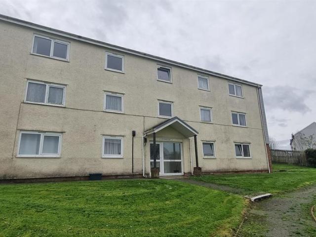 Siskin Close, Haverfordwest SA61, 2 bed flat to rent, £695 pcm | PrimeLocation