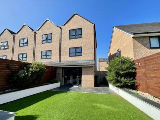 Siskin Road, Preston, 4 Bedroom Town