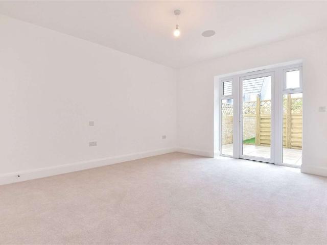 Situated within the prestigious Royal Wells development, is this two bedroom two bathroom ground floor apartment with underground parking space and patio terrace