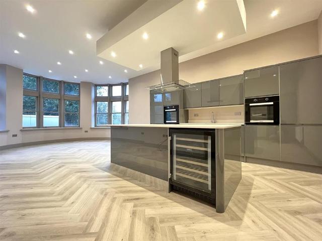 Sitwell House, Horse Carriage Lane. 1 bed apartment to rent £1,050 pcm £242 pw