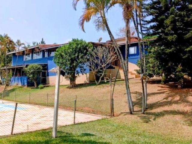 Sítio 13000m², 9 quartos, piscina, campo, Atibaia, 500m da Rod. F. Dias, 60 min da Capital, natureza