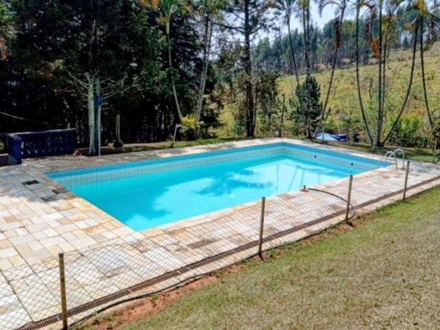 Sítio 13000m², 9 quartos, piscina, campo, Atibaia, 500m da Rod. F. Dias, 60 min da Capital, natureza