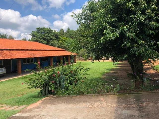 Sitio 20 mil metros em boituva Casa 4 quarto 1 suíte Cozinha Sala 3 banheiros Toda avarandada Área