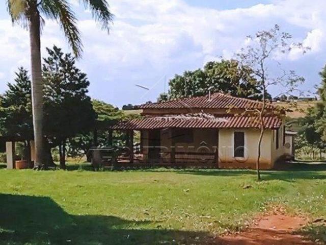 SITIO 2 QUARTOS SENDO 1 SUITE JUNDIAQUARA