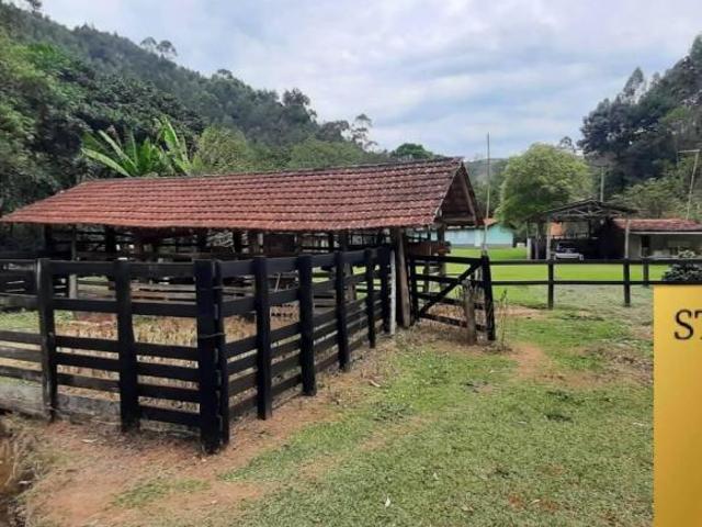 Sítio 37.000 m² com Lago e Cocheira Fácil Acesso Piracaia