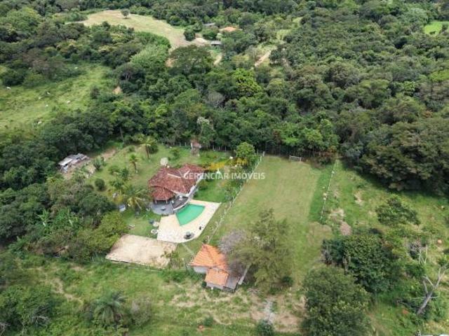 Sítio 3.3 hectares com piscina, bar molhado,curral, pasto e 04 quartos em Pará de Minas MG