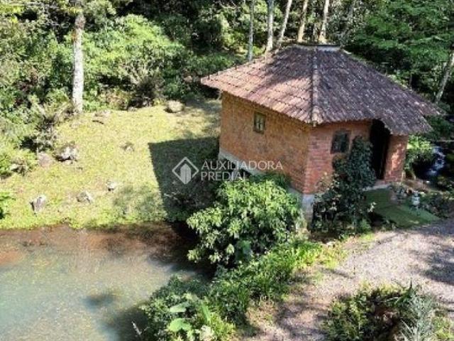 Sítio à venda na Roça Nova