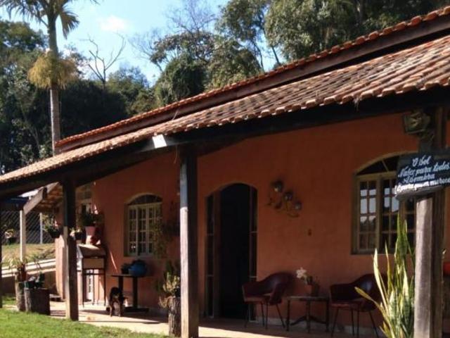 Sítio à venda no Condomínio Sítio dos Pessegueiros Ibiúna/SP 180m² 4 dormitórios 1 suíte