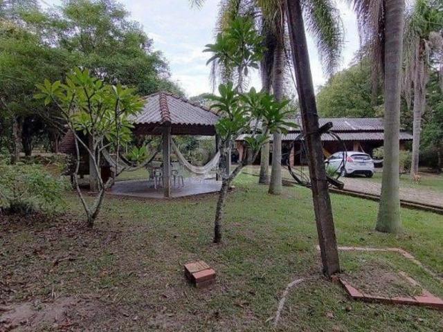 Sitio à venda no Lami, com 2 casas térreas, com 4 quartos cada uma