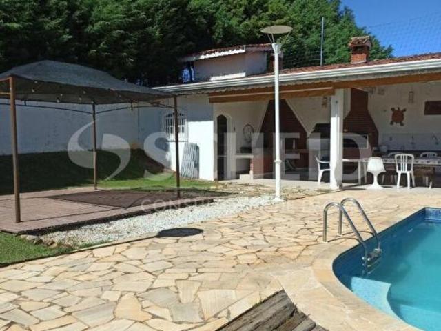 Sitio a venda, com 6 suites, piscina, churrasqueira, 7 vagas, em Jarinu