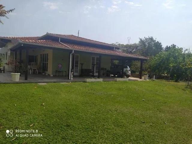 Sítio à Venda com 700m² e 6 Quartos