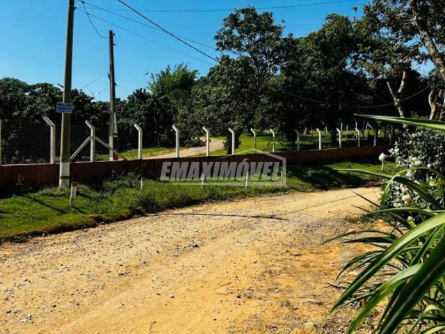 Sítio á venda com 3 Quartos sendo 1 suíte no Chácara Rosa Mística em Araçoiaba da Serra SP