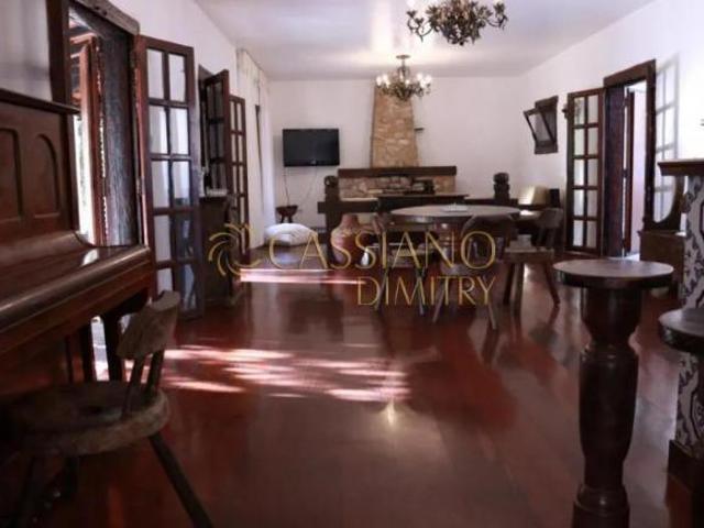Sítio à venda de 10.000m² | 04 dormitórios, sendo 02 suítes e 50 vagas de garagem | Parque Interlago