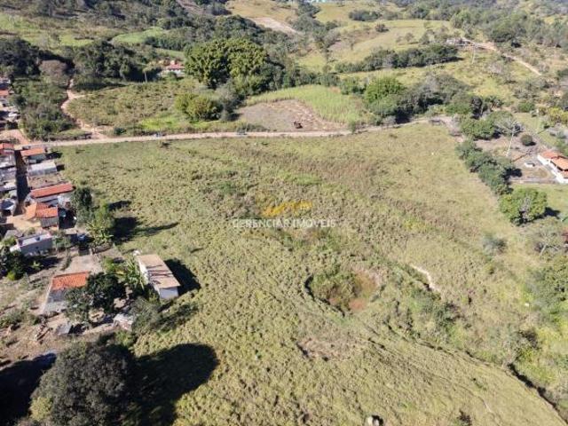 Sítio à Venda de 20.000 m² com Água Corrente nos Fundos e Escritura e Registro!